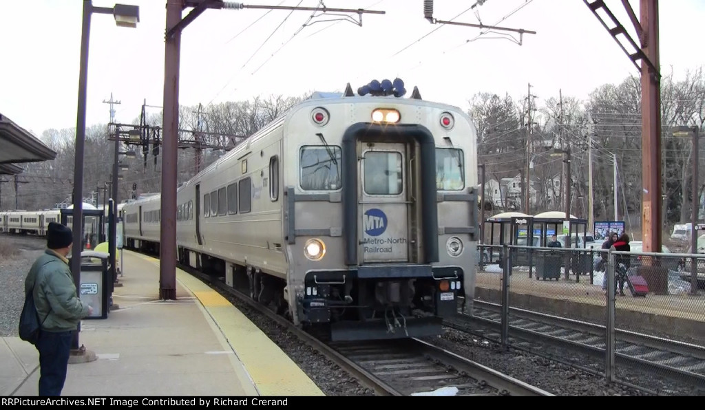 Cab Car 6707 on Train 880